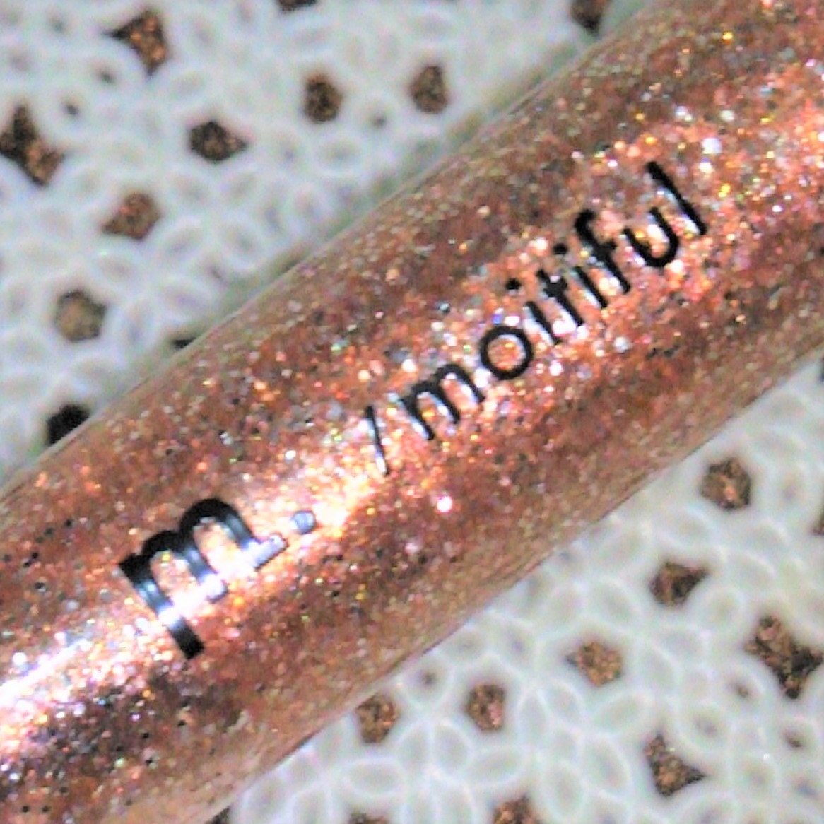 ダイソー×モイティフル（moitiful）「MFLグリッターライナー全6色」質感・色味・使い方♪ | eikeroroのコスメ日記