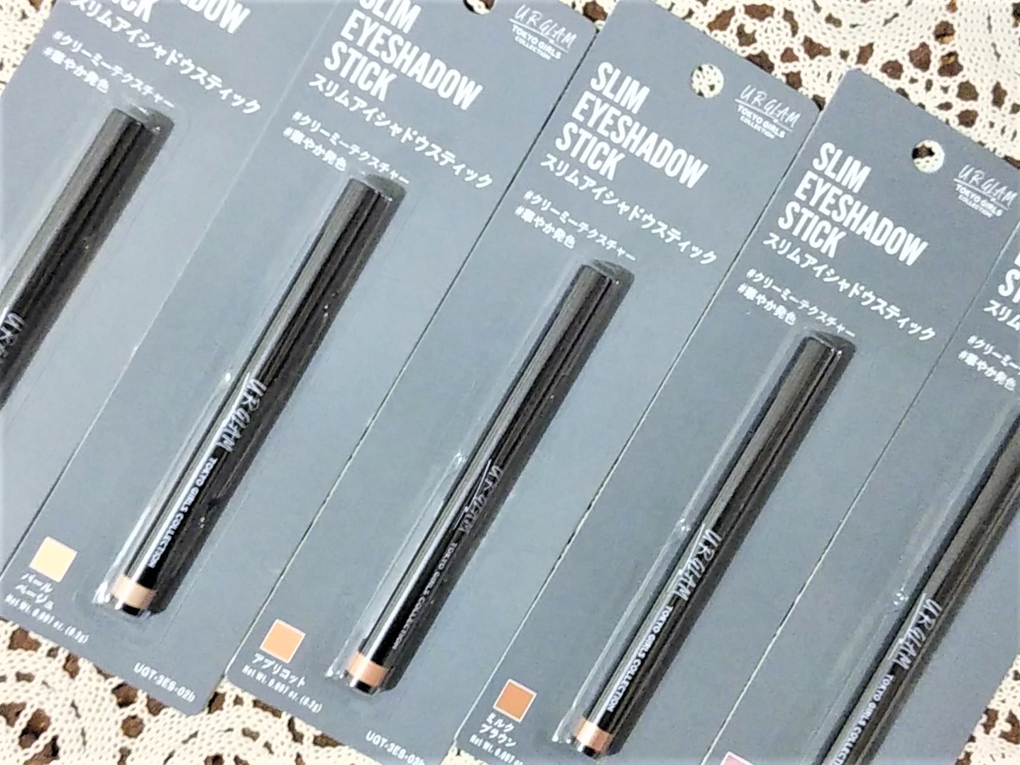 ダイソー×URGLAM「スリムアイシャドウスティック全5色」質感・色味・使い方♪ | eikeroroのコスメ日記